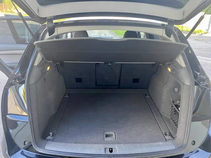 Black Audi Q5 2014 in Riga, with an engine capacity of 2.00 L and mileage of 0 thousand km for 10500 €, photo 22 on AUTOMOTO.COM.LV