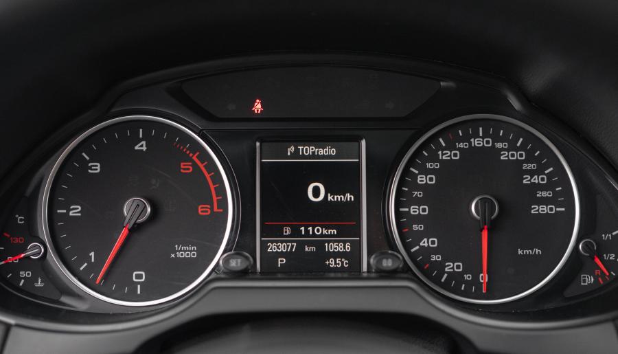 Black Audi Q5 2014 in Riga, with an engine capacity of 3.00 L and mileage of 263 thousand km for 13990 €, photo 16 on AUTOMOTO.COM.LV