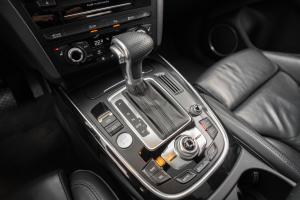 Black Audi Q5 2014 in Riga, with an engine capacity of 3.00 L and mileage of 263 thousand km for 13990 €, photo 23 on AUTOMOTO.COM.LV