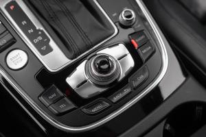 Black Audi Q5 2014 in Riga, with an engine capacity of 3.00 L and mileage of 263 thousand km for 13990 €, photo 24 on AUTOMOTO.COM.LV