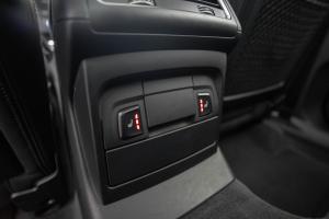Black Audi Q5 2014 in Riga, with an engine capacity of 3.00 L and mileage of 263 thousand km for 13990 €, photo 30 on AUTOMOTO.COM.LV