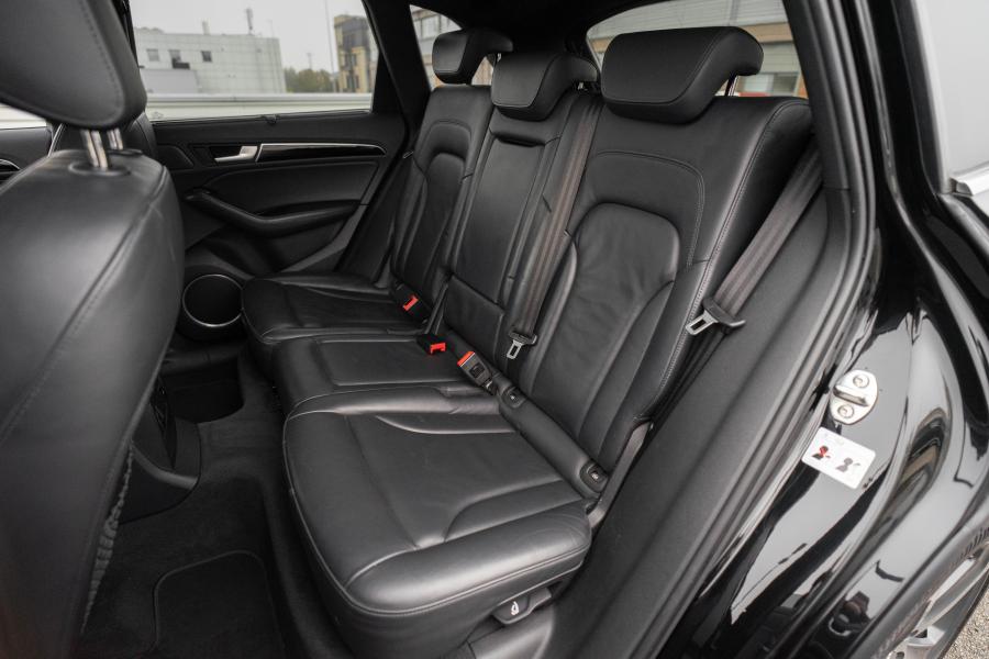 Black Audi Q5 2014 in Riga, with an engine capacity of 3.00 L and mileage of 263 thousand km for 13990 €, photo 33 on AUTOMOTO.COM.LV