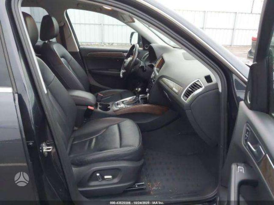 Black Audi Q5 2015 in Klaipeda, with an engine capacity of 1.98 L and mileage of 131 thousand km for 5300 €, photo 5 on AUTOMOTO.COM.LV