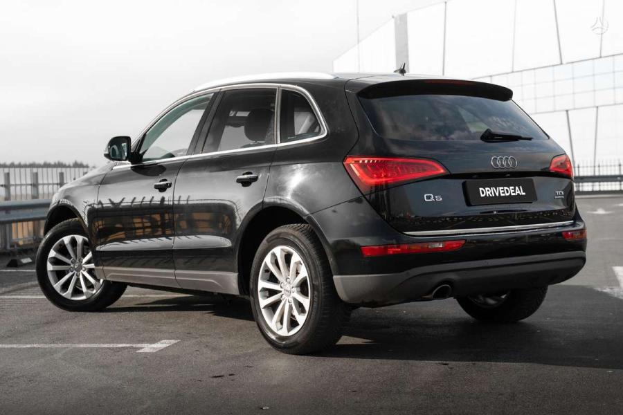 Black Audi Q5 2015 in Vilnius, with an engine capacity of 1.97 L and mileage of 215 thousand km for 14900 €, photo 10 on AUTOMOTO.COM.LV