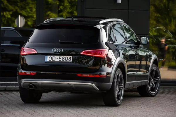 Black Audi Q5 2015 in Jelgava, with an engine capacity of 2.00 L and mileage of 220 thousand km for 14990 €, photo 2 on AUTOMOTO.COM.LV