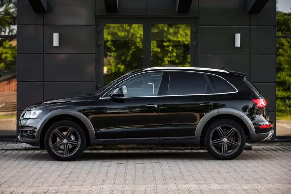 Black Audi Q5 2015 in Jelgava, with an engine capacity of 2.00 L and mileage of 220 thousand km for 14990 €, photo 6 on AUTOMOTO.COM.LV