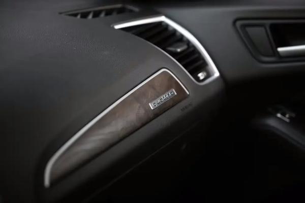 Black Audi Q5 2015 in Jelgava, with an engine capacity of 2.00 L and mileage of 220 thousand km for 14990 €, photo 8 on AUTOMOTO.COM.LV