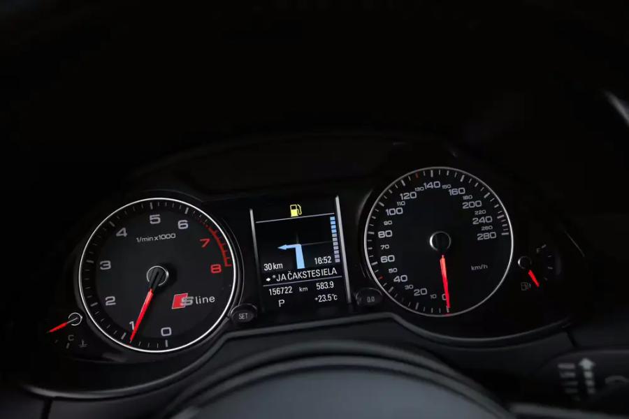 Melns Audi Q5 2015 Jelgava, ar dzinēja tilpumu 2.00 L un nobraukumu 157 tūkst. km par 16990 €, foto 50 vietnē AUTOMOTO.COM.LV