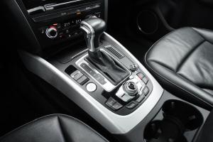 Black Audi Q5 2015 in Marupe, with an engine capacity of 2.00 L and mileage of 240 thousand km for 11950 €, photo 20 on AUTOMOTO.COM.LV