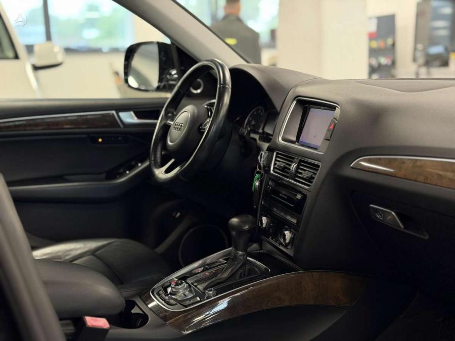 Black Audi Q5 2015 in Klaipeda, with an engine capacity of 3.00 L and mileage of 147 thousand km for 14500 €, photo 15 on AUTOMOTO.COM.LV