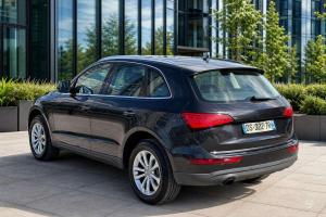 Melns Audi Q5 2015 Viļņa, ar dzinēja tilpumu 2.00 L un nobraukumu 260 tūkst. km par 12750 €, foto 4 vietnē AUTOMOTO.COM.LV