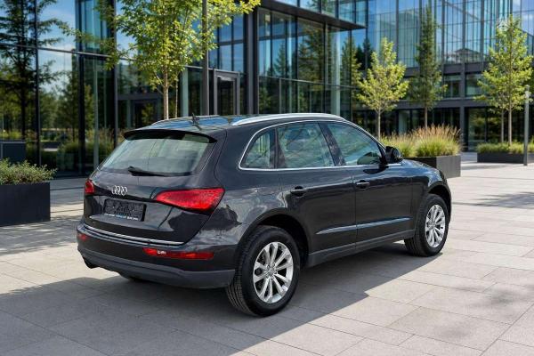 Black Audi Q5 2015 in Vilnius, with an engine capacity of 2.00 L and mileage of 260 thousand km for 12350 €, photo 4 on AUTOMOTO.COM.LV