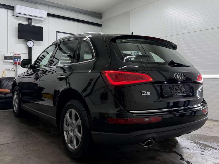 Black Audi Q5 2016 in Utena, with an engine capacity of 1.97 L and mileage of 238 thousand km for 14650 €, photo 10 on AUTOMOTO.COM.LV
