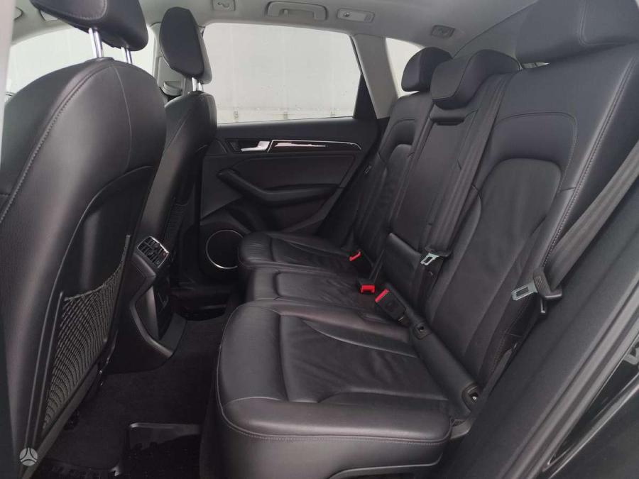 Black Audi Q5 2016 in Vilnius, with an engine capacity of 1.98 L and mileage of 122 thousand km for 14750 €, photo 12 on AUTOMOTO.COM.LV