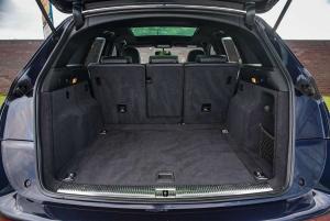 Black Audi Q5 2016 in Marijampole, with an engine capacity of 1.97 L and mileage of 195 thousand km for 14450 €, photo 16 on AUTOMOTO.COM.LV
