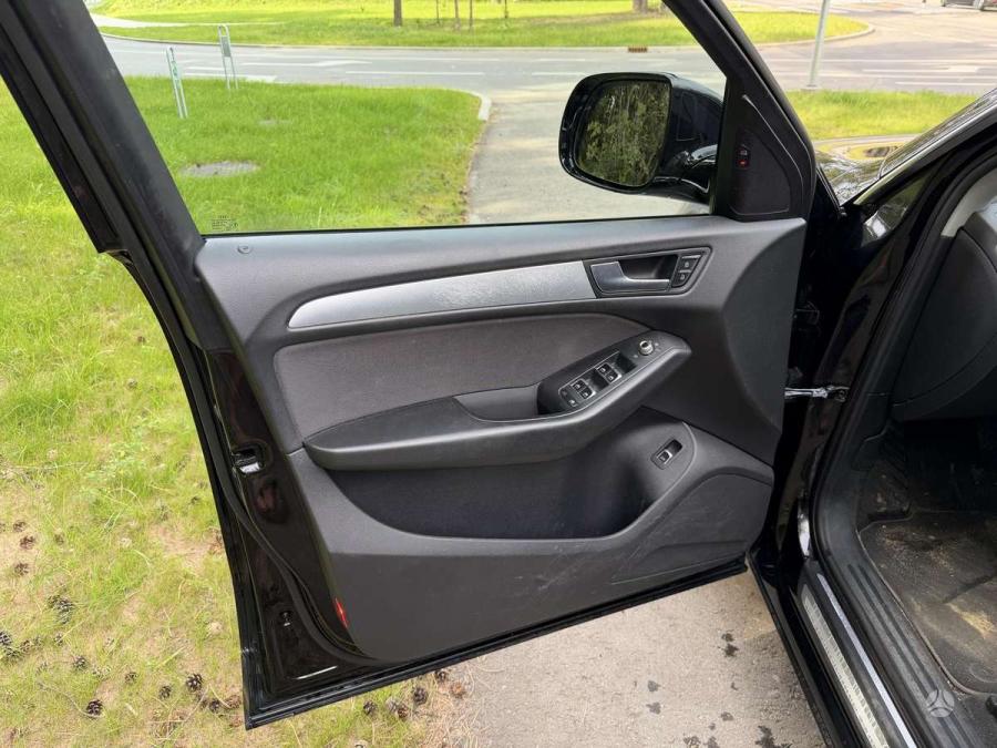 Black Audi Q5 2016 in Utena, with an engine capacity of 1.97 L and mileage of 300 thousand km for 12250 €, photo 16 on AUTOMOTO.COM.LV