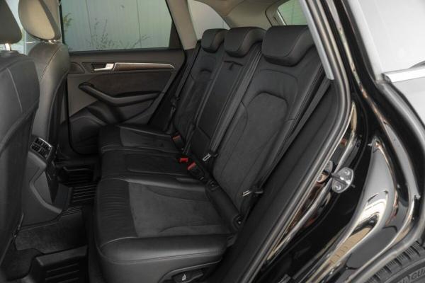 Audi Q5 2016 in Vilnius on AUTOMOTO.COM.LV Black Audi Q5 2016 in Vilnius, with an engine capacity of 2.00 L and mileage of 195 thousand km for 14150 €, photo 9 on AUTOMOTO.COM.LV