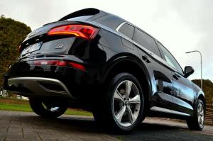 Black Audi Q5 2017 in Kaunas, with an engine capacity of 2.00 L and mileage of 233 thousand km for 22350 €, photo 4 on AUTOMOTO.COM.LV
