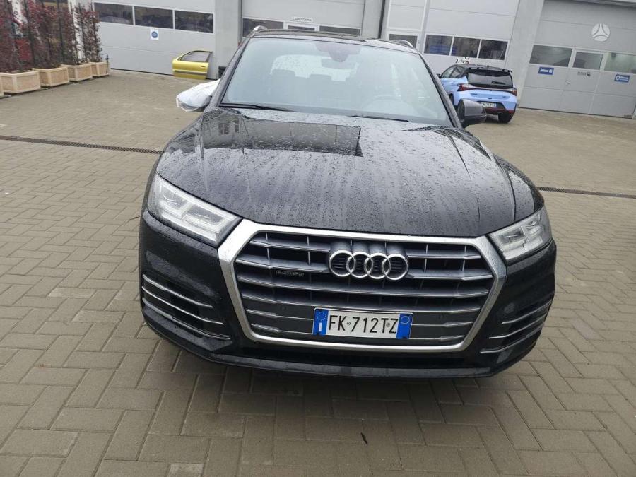 Black Audi Q5 2017 in Kaunas, with an engine capacity of 2.00 L and mileage of 237 thousand km for 14800 €, photo 3 on AUTOMOTO.COM.LV