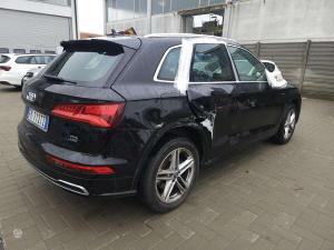 Black Audi Q5 2017 in Kaunas, with an engine capacity of 2.00 L and mileage of 237 thousand km for 14800 €, photo 13 on AUTOMOTO.COM.LV
