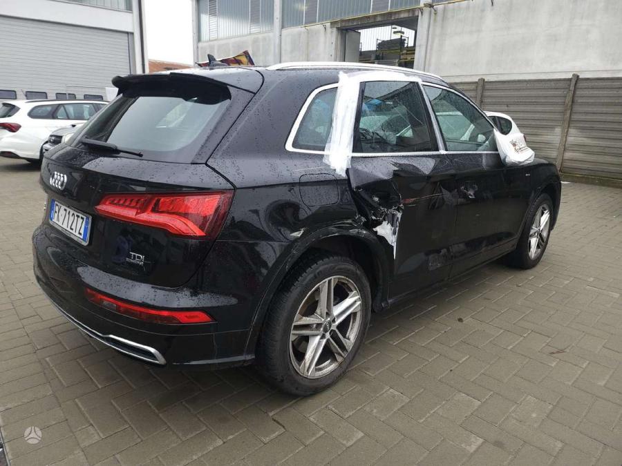 Black Audi Q5 2017 in Kaunas, with an engine capacity of 2.00 L and mileage of 237 thousand km for 14800 €, photo 13 on AUTOMOTO.COM.LV