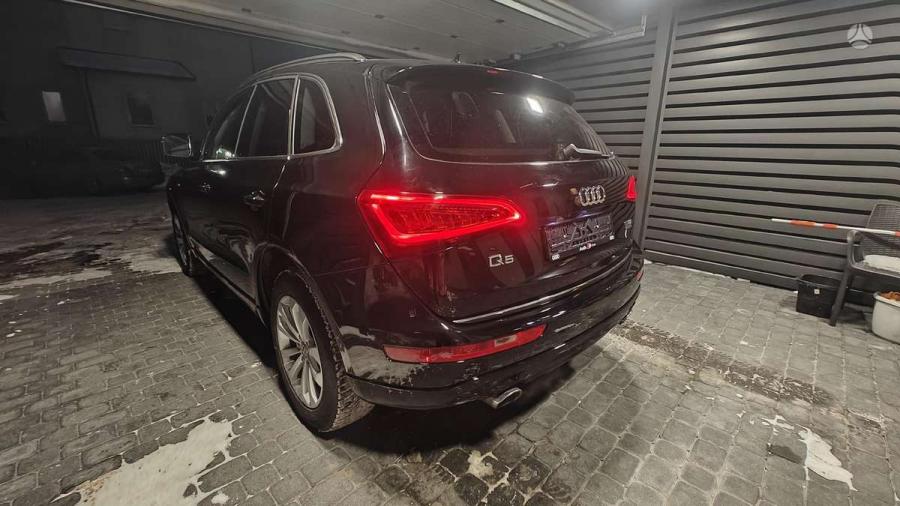 Black Audi Q5 2017 in Vilnius, with an engine capacity of 2.00 L and mileage of 170 thousand km for 13780 €, photo 9 on AUTOMOTO.COM.LV