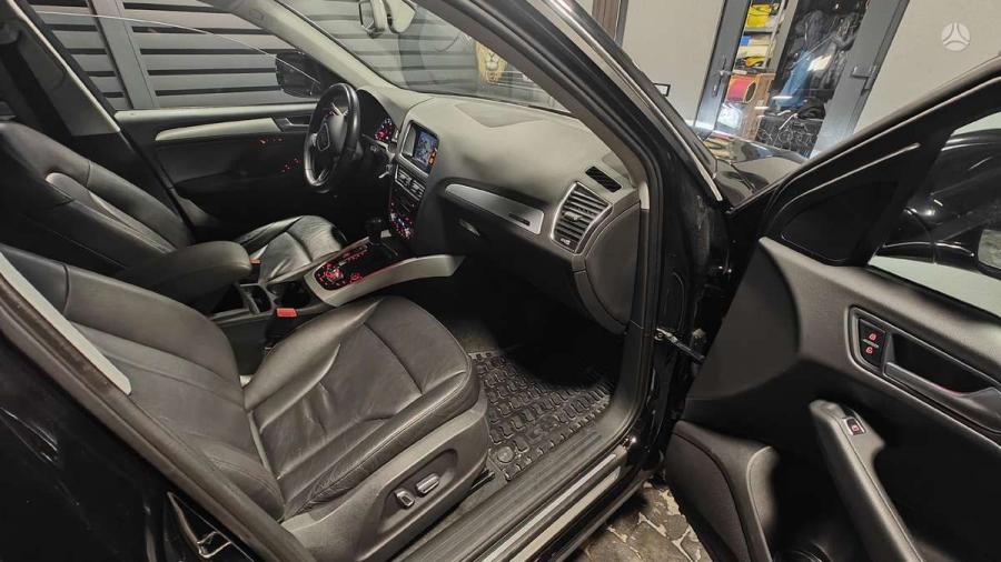 Black Audi Q5 2017 in Vilnius, with an engine capacity of 2.00 L and mileage of 170 thousand km for 13780 €, photo 14 on AUTOMOTO.COM.LV