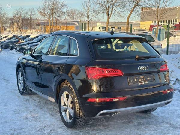 Black Audi Q5 2017 in Klaipeda, with an engine capacity of 2.00 L and mileage of 254 thousand km for 19900 €, photo 10 on AUTOMOTO.COM.LV