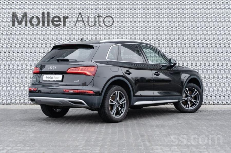 Black Audi Q5 2017 in Riga, with an engine capacity of 2.00 L and mileage of 204 thousand km for 21600 €, photo 4 on AUTOMOTO.COM.LV