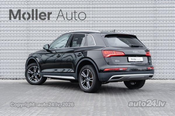 Black Audi Q5 2017 in Riga, with an engine capacity of 2.00 L and mileage of 204 thousand km for 21200 €, photo 3 on AUTOMOTO.COM.LV