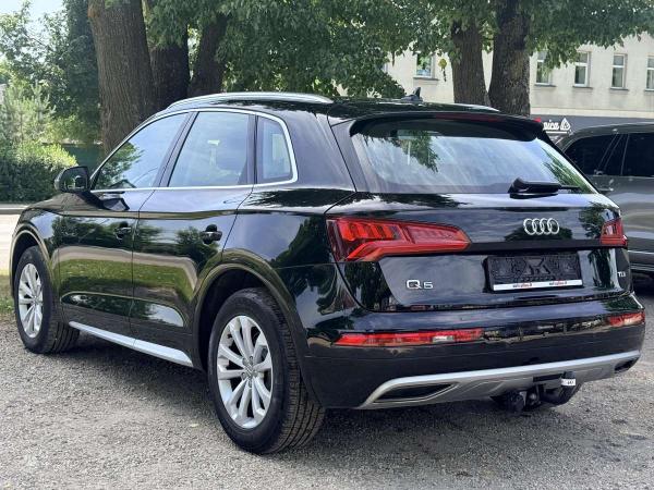 Black Audi Q5 2017 in Ukmerge, with an engine capacity of 1.97 L and mileage of 200 thousand km for 17350 €, photo 6 on AUTOMOTO.COM.LV