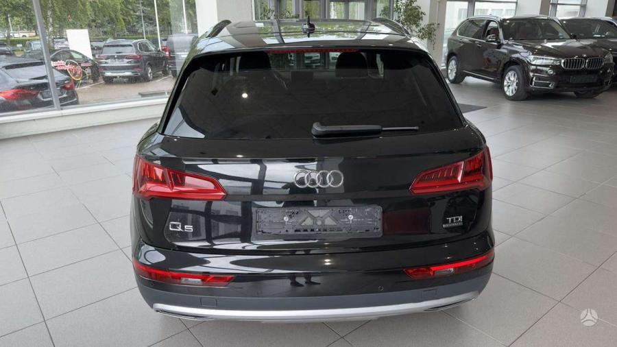 Melns Audi Q5 2017 Marijampole, ar dzinēja tilpumu 1.97 L un nobraukumu 151 tūkst. km par 23999 €, foto 9 vietnē AUTOMOTO.COM.LV
