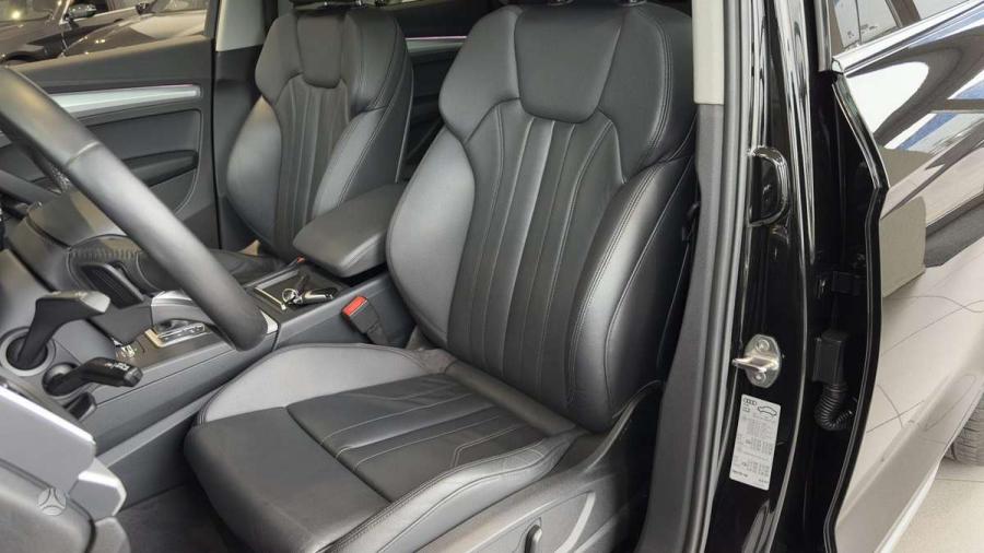 Melns Audi Q5 2017 Marijampole, ar dzinēja tilpumu 1.97 L un nobraukumu 151 tūkst. km par 23999 €, foto 17 vietnē AUTOMOTO.COM.LV