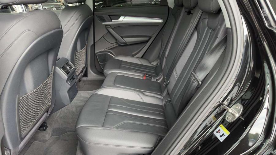 Melns Audi Q5 2017 Marijampole, ar dzinēja tilpumu 1.97 L un nobraukumu 151 tūkst. km par 23999 €, foto 21 vietnē AUTOMOTO.COM.LV