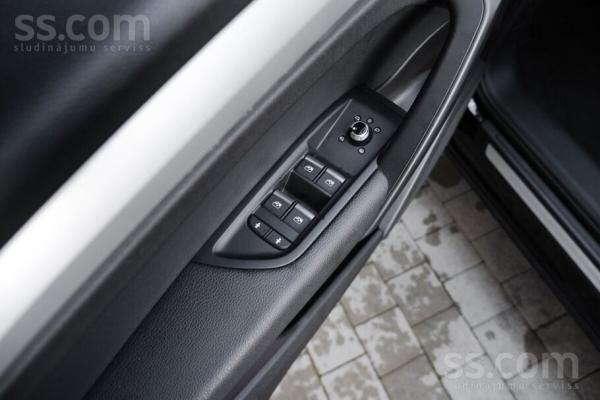 Black Audi Q5 2017 in Riga, with an engine capacity of 2.00 L and mileage of 127 thousand km for 24850 €, photo 7 on AUTOMOTO.COM.LV