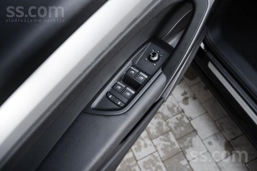Black Audi Q5 2017 in Riga, with an engine capacity of 2.00 L and mileage of 127 thousand km for 24850 €, photo 8 on AUTOMOTO.COM.LV