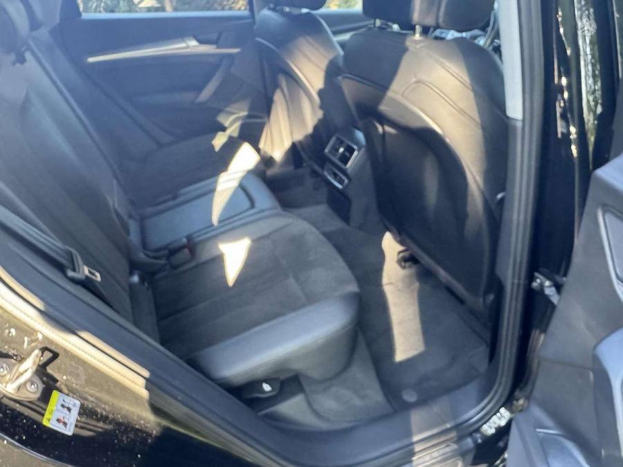Black Audi Q5 2017 in Vilnius, with an engine capacity of 1.97 L and mileage of 293 thousand km for 17700 €, photo 13 on AUTOMOTO.COM.LV