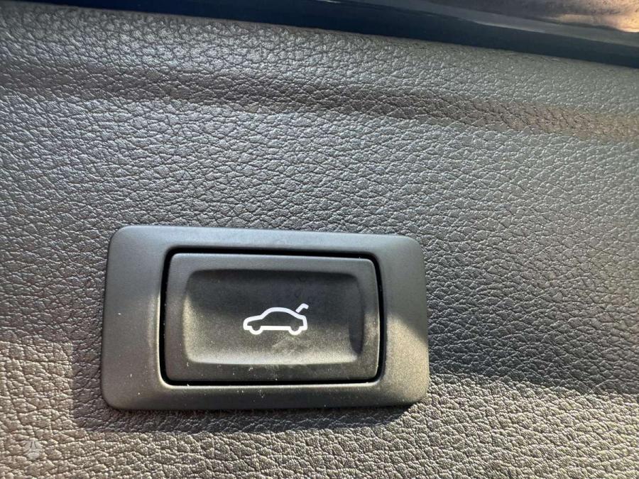 Black Audi Q5 2017 in Vilnius, with an engine capacity of 1.97 L and mileage of 293 thousand km for 17700 €, photo 26 on AUTOMOTO.COM.LV