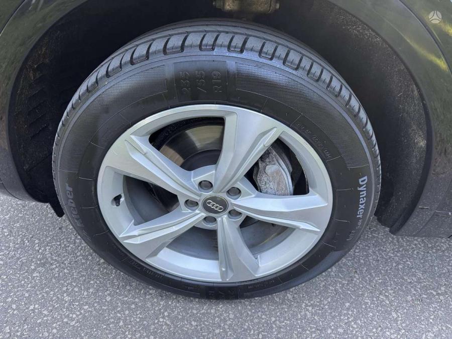 Black Audi Q5 2017 in Vilnius, with an engine capacity of 1.97 L and mileage of 293 thousand km for 17700 €, photo 29 on AUTOMOTO.COM.LV