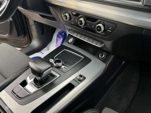Melns Audi Q5 2017 Jonava, ar dzinēja tilpumu 2.00 L un nobraukumu 177 tūkst. km par 21499 €, foto 31 vietnē AUTOMOTO.COM.LV