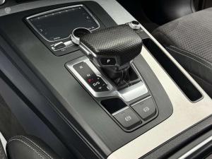 Black Audi Q5 2017 in Jonava, with an engine capacity of 1.97 L and mileage of 270 thousand km for 19990 €, photo 27 on AUTOMOTO.COM.LV