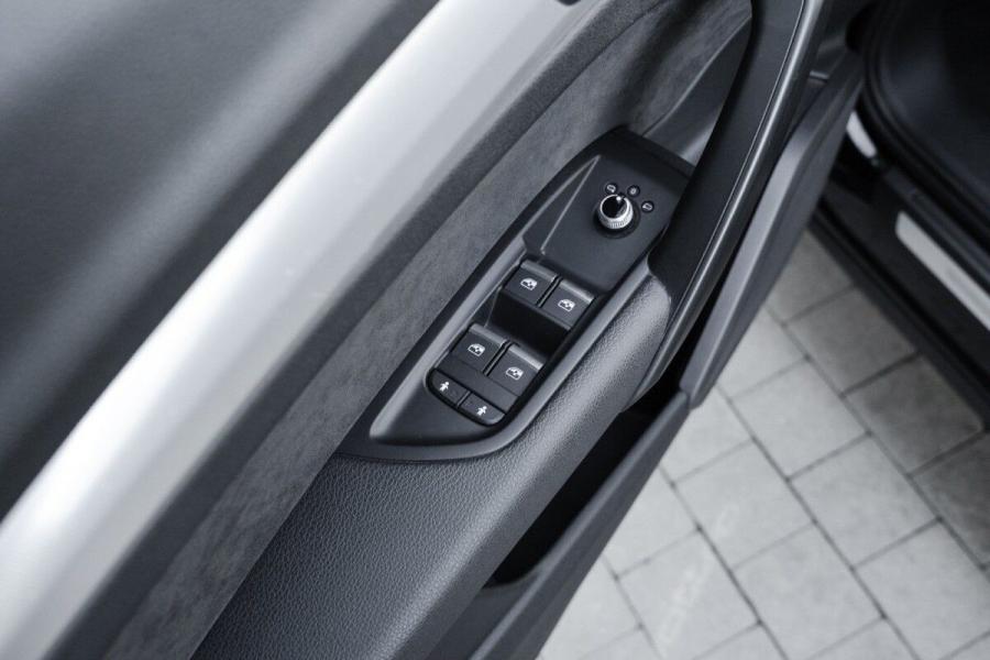 Black Audi Q5 2017 in Marupe, with an engine capacity of 2.00 L and mileage of 222 thousand km for 17950 €, photo 8 on AUTOMOTO.COM.LV