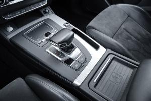 Black Audi Q5 2017 in Marupe, with an engine capacity of 2.00 L and mileage of 222 thousand km for 17950 €, photo 22 on AUTOMOTO.COM.LV
