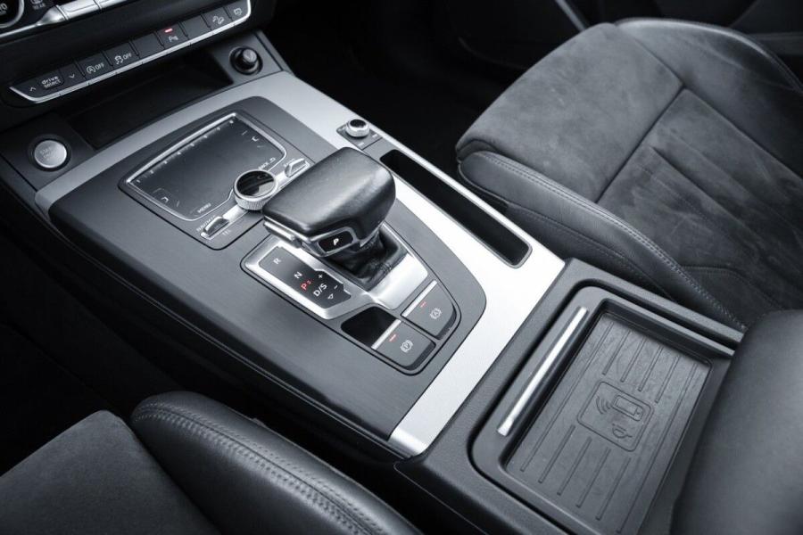 Black Audi Q5 2017 in Marupe, with an engine capacity of 2.00 L and mileage of 222 thousand km for 17950 €, photo 22 on AUTOMOTO.COM.LV