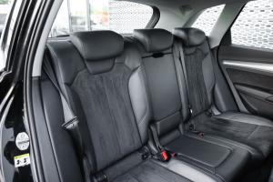 Black Audi Q5 2017 in Marupe, with an engine capacity of 2.00 L and mileage of 222 thousand km for 17950 €, photo 24 on AUTOMOTO.COM.LV