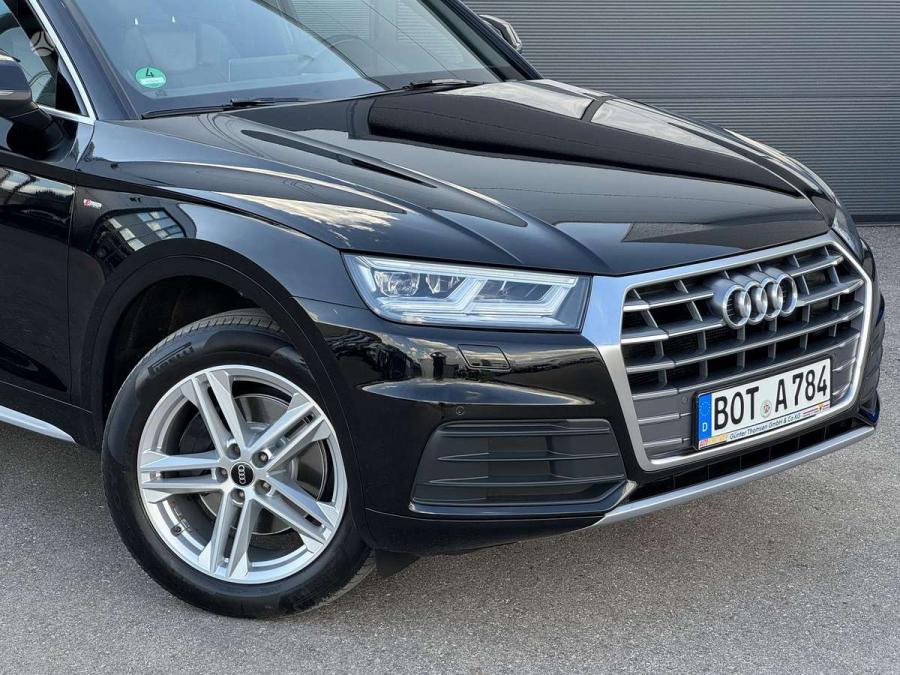 Black Audi Q5 2017 in Jonava, with an engine capacity of 2.00 L and mileage of 270 thousand km for 19299 €, photo 18 on AUTOMOTO.COM.LV