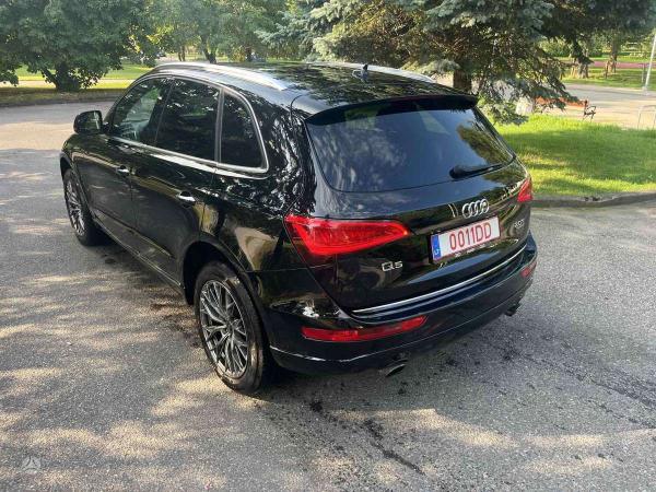 Audi Q5 2017 in Klaipeda on AUTOMOTO.COM.LV Black Audi Q5 2017 in Klaipeda, with an engine capacity of 1.98 L and mileage of 132 thousand km for 17000 €, photo 4 on AUTOMOTO.COM.LV