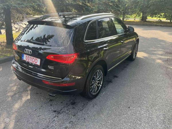 Audi Q5 2017 in Klaipeda on AUTOMOTO.COM.LV Black Audi Q5 2017 in Klaipeda, with an engine capacity of 1.98 L and mileage of 132 thousand km for 17000 €, photo 5 on AUTOMOTO.COM.LV