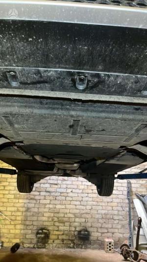 Black Audi Q5 2017 in Klaipeda, with an engine capacity of 1.98 L and mileage of 132 thousand km for 17000 €, photo 11 on AUTOMOTO.COM.LV