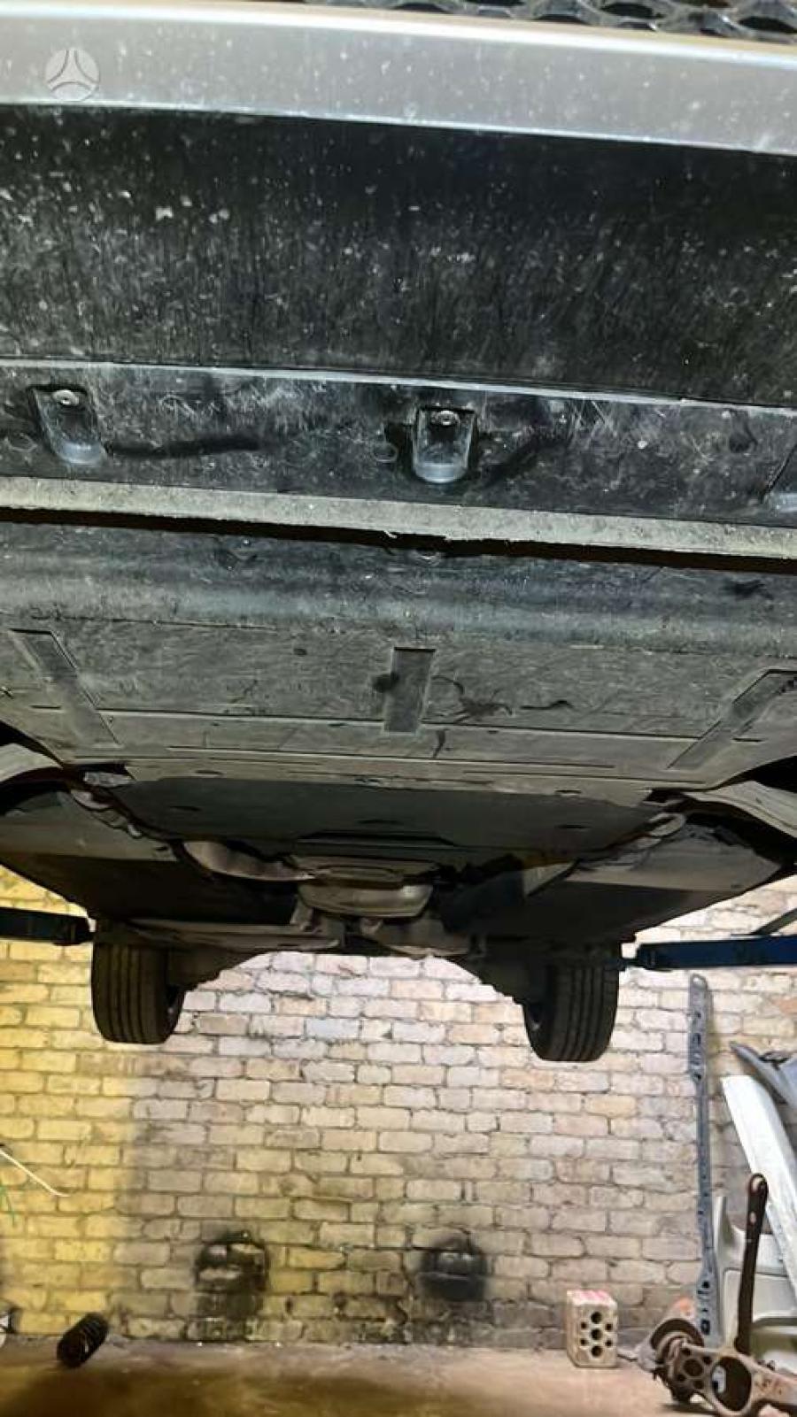 Black Audi Q5 2017 in Klaipeda, with an engine capacity of 1.98 L and mileage of 132 thousand km for 17000 €, photo 11 on AUTOMOTO.COM.LV